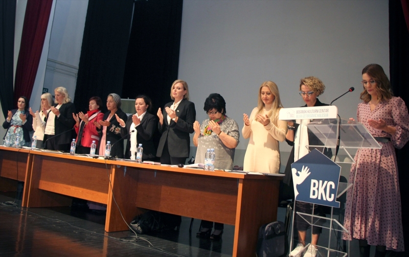 Okrugli sto “Heroine odbrane Bosne i Hercegovine”: Brojne žene dale ...
